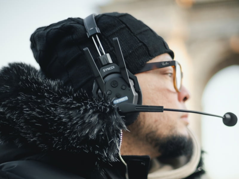 Party planner headsets: 4 top picks for different types of parties – SYNCO